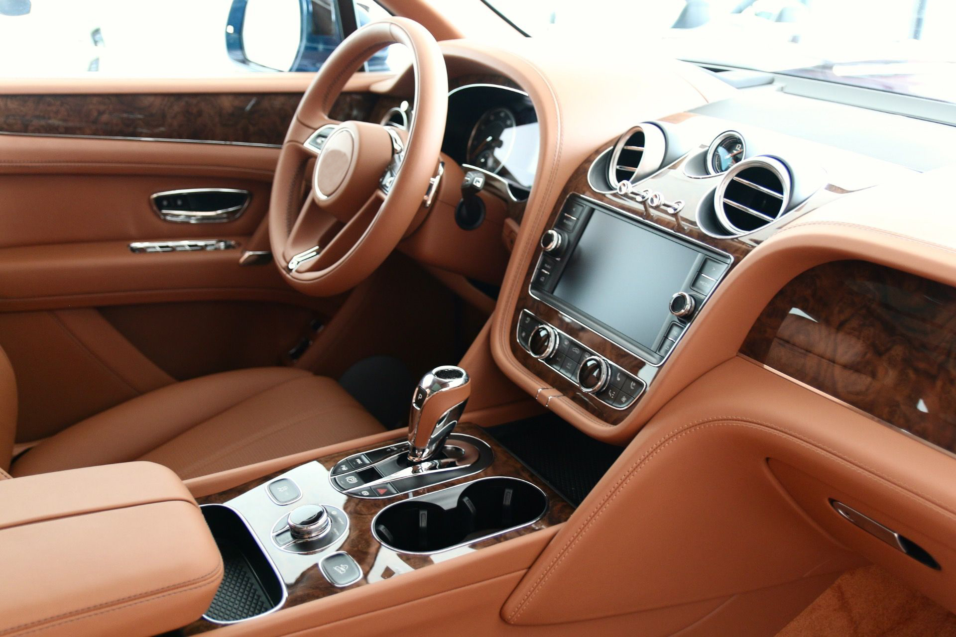 Wrapping automotive interiors - Polydesign Systems